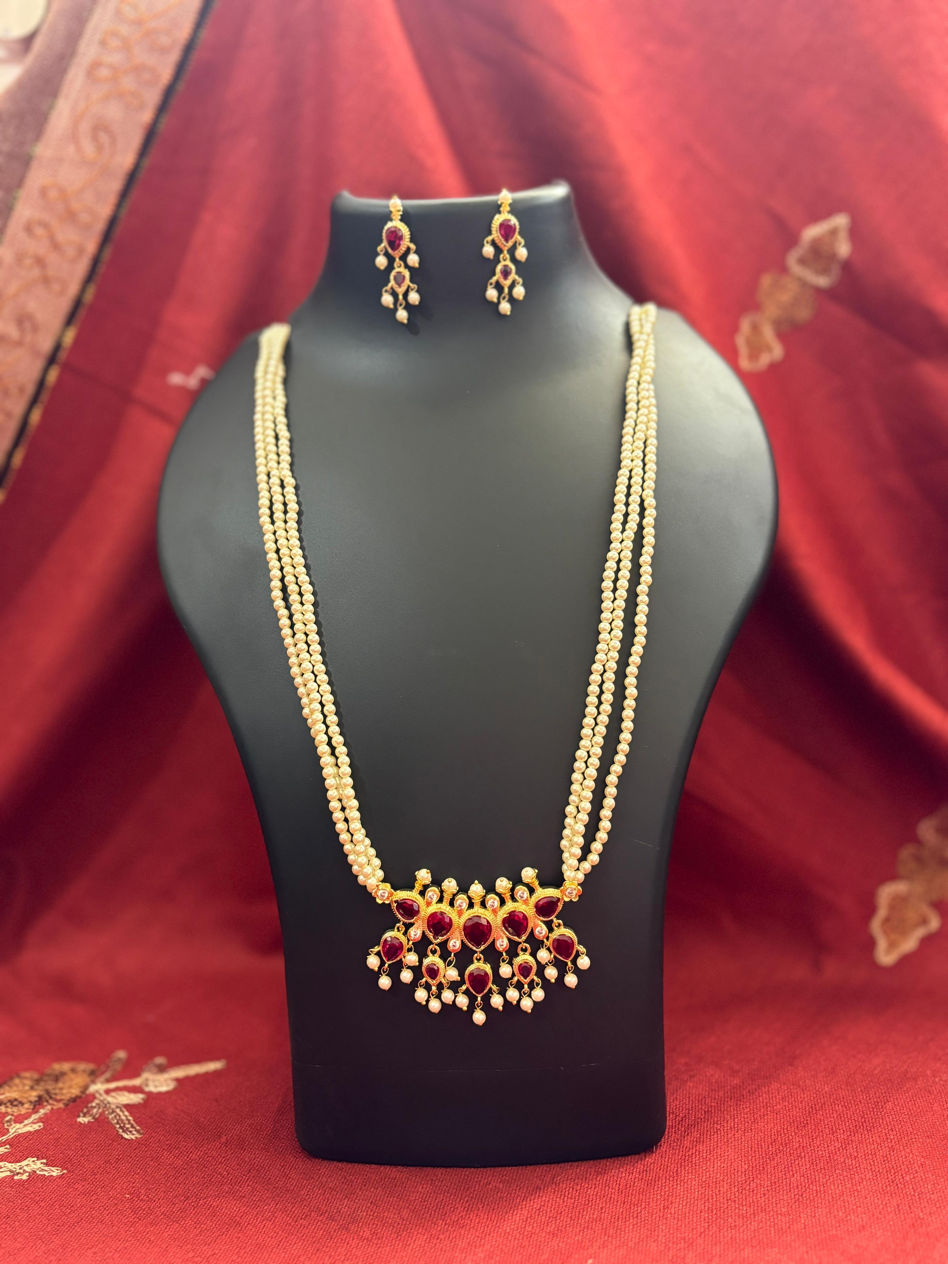 तन्मणी + कानातले | Tanmani + Earrings – PrajaktaRaj