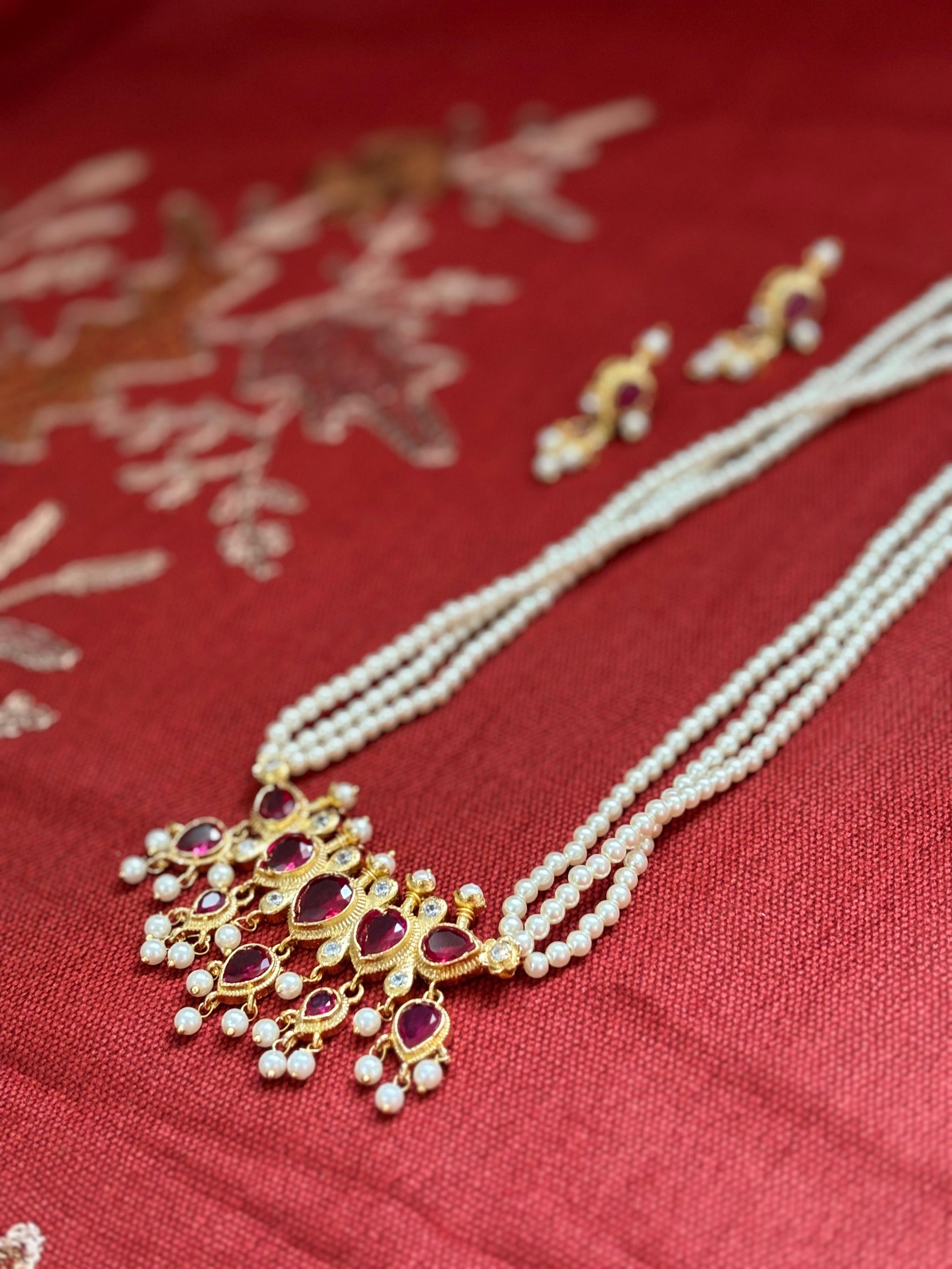 तन्मणी + कानातले | Tanmani + Earrings – PrajaktaRaj