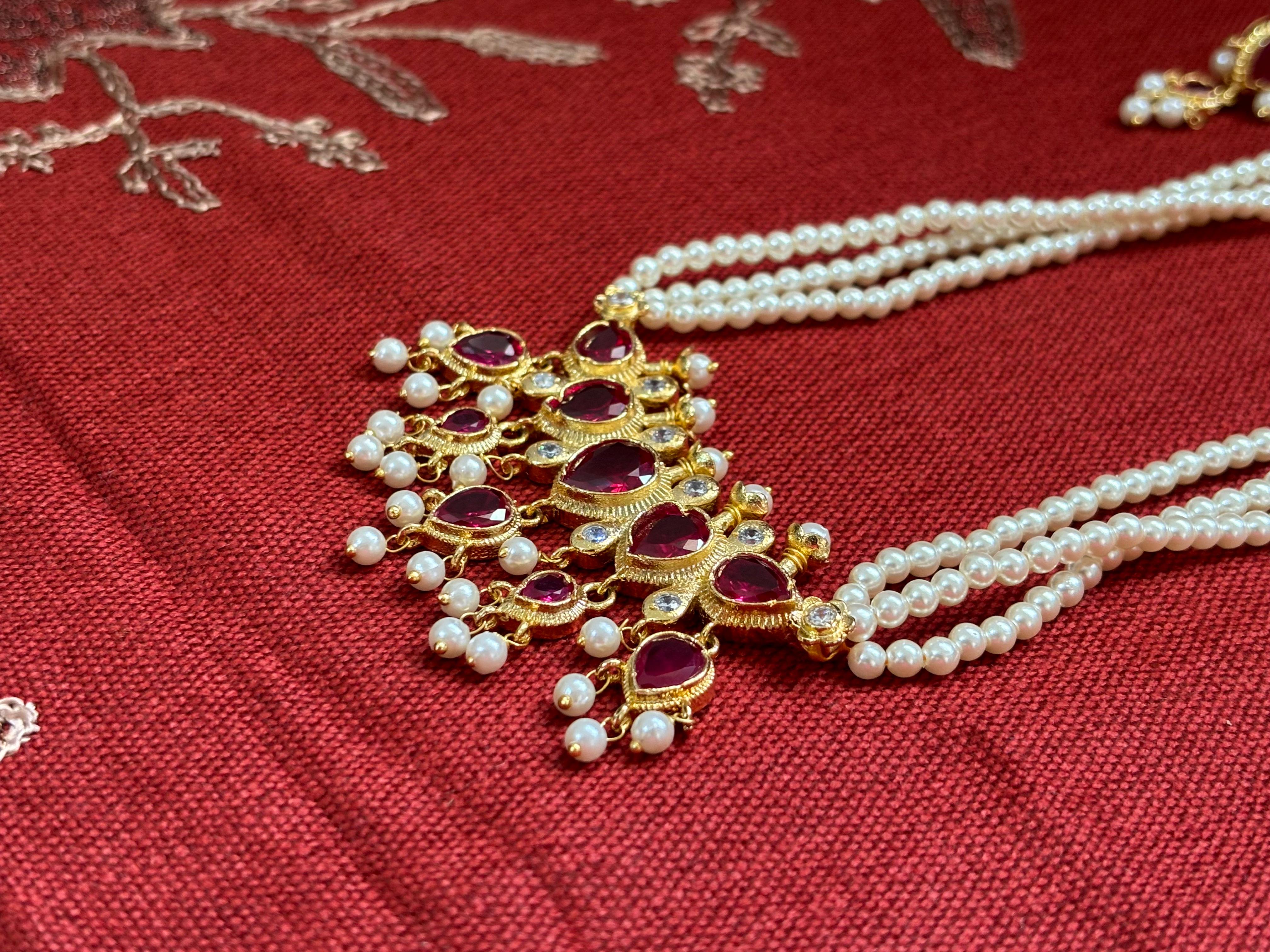 तन्मणी + कानातले | Tanmani + Earrings – PrajaktaRaj