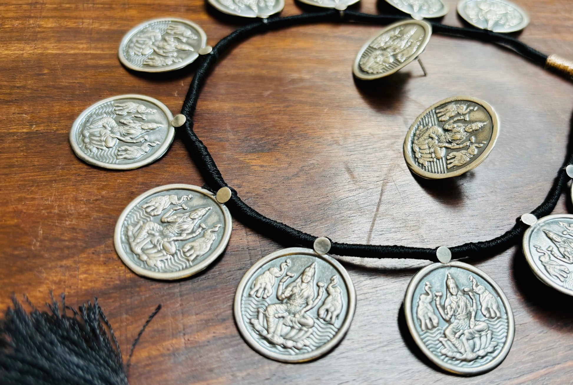 छोटा पुतळी हार + कानातले | Small Putali Har + Earrings – PrajaktaRaj