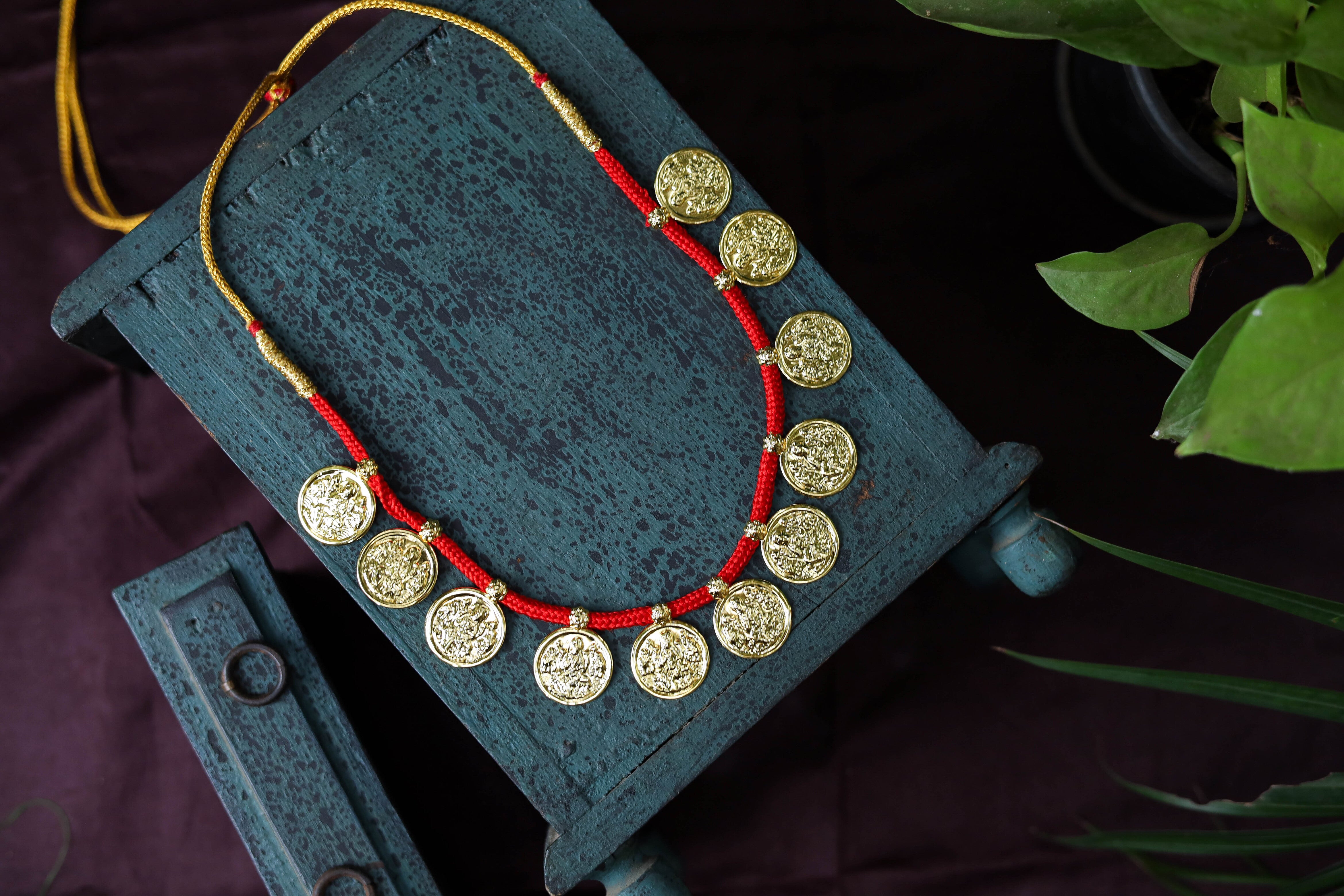 छोटा पुतळी हार + कानातले । Small Putali har + Earrings – PrajaktaRaj