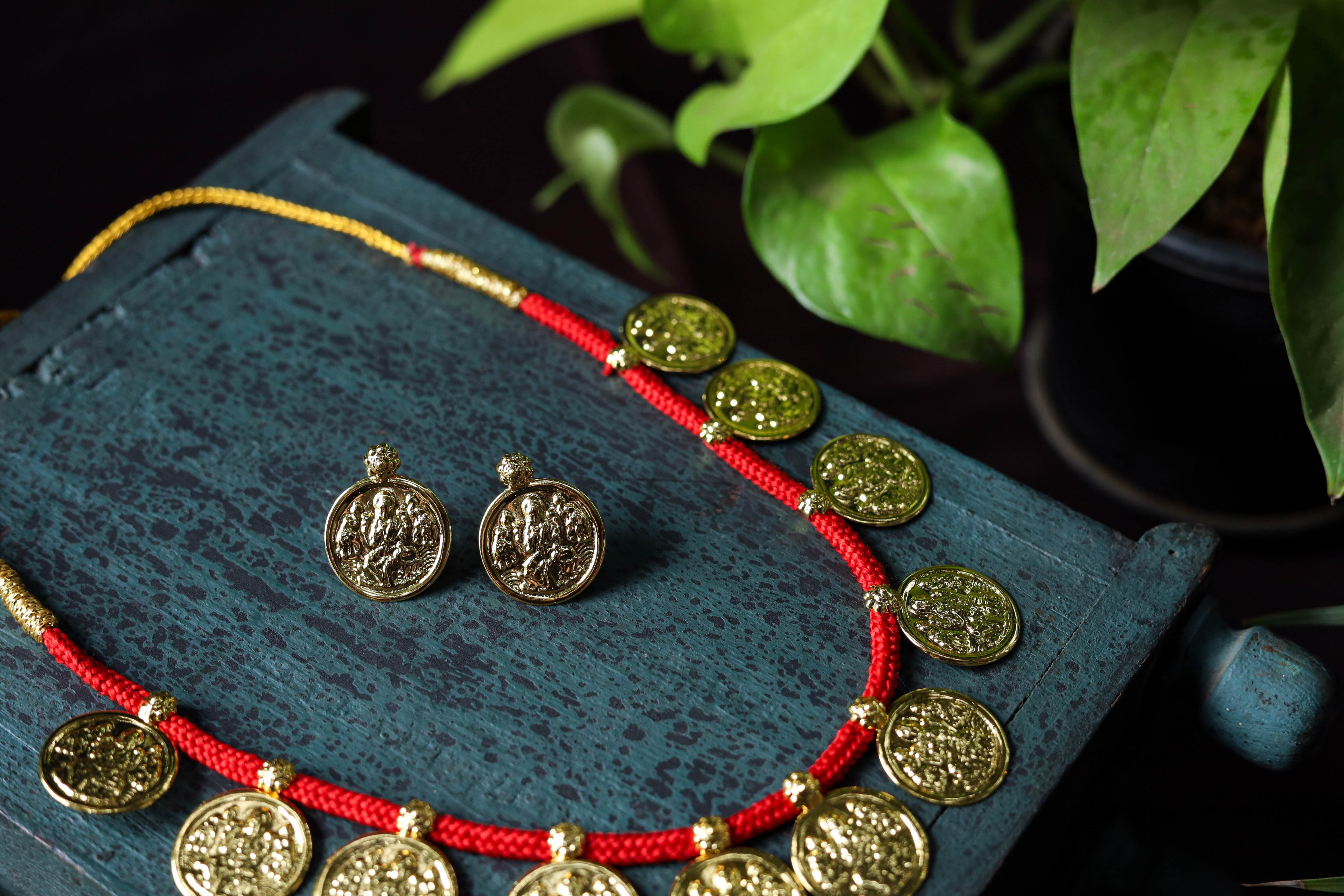 छोटा पुतळी हार + कानातले । Small Putali har + Earrings – PrajaktaRaj