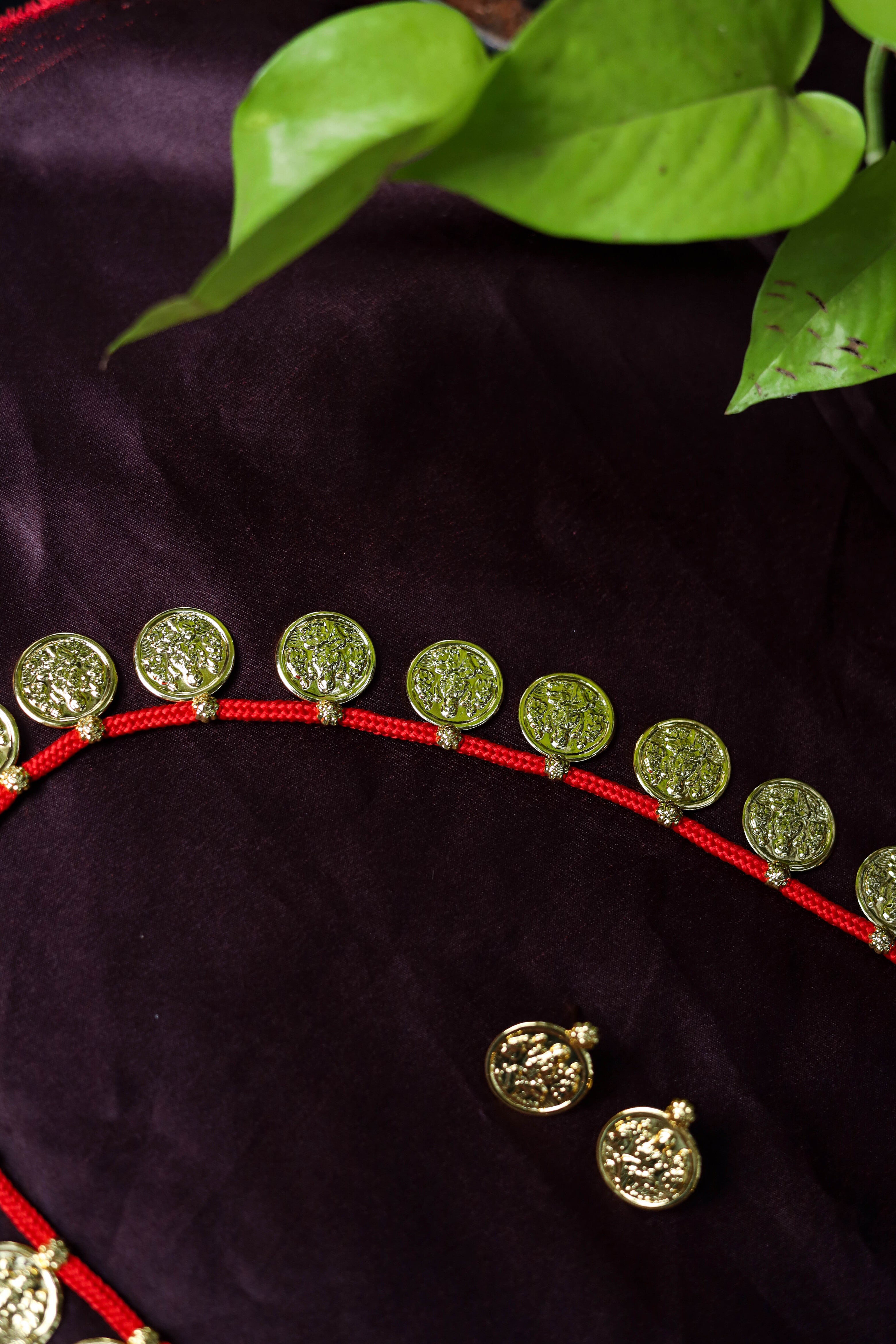 मोठा पुतळीहार + कानातले | Long Putali Haar + Earrings – PrajaktaRaj