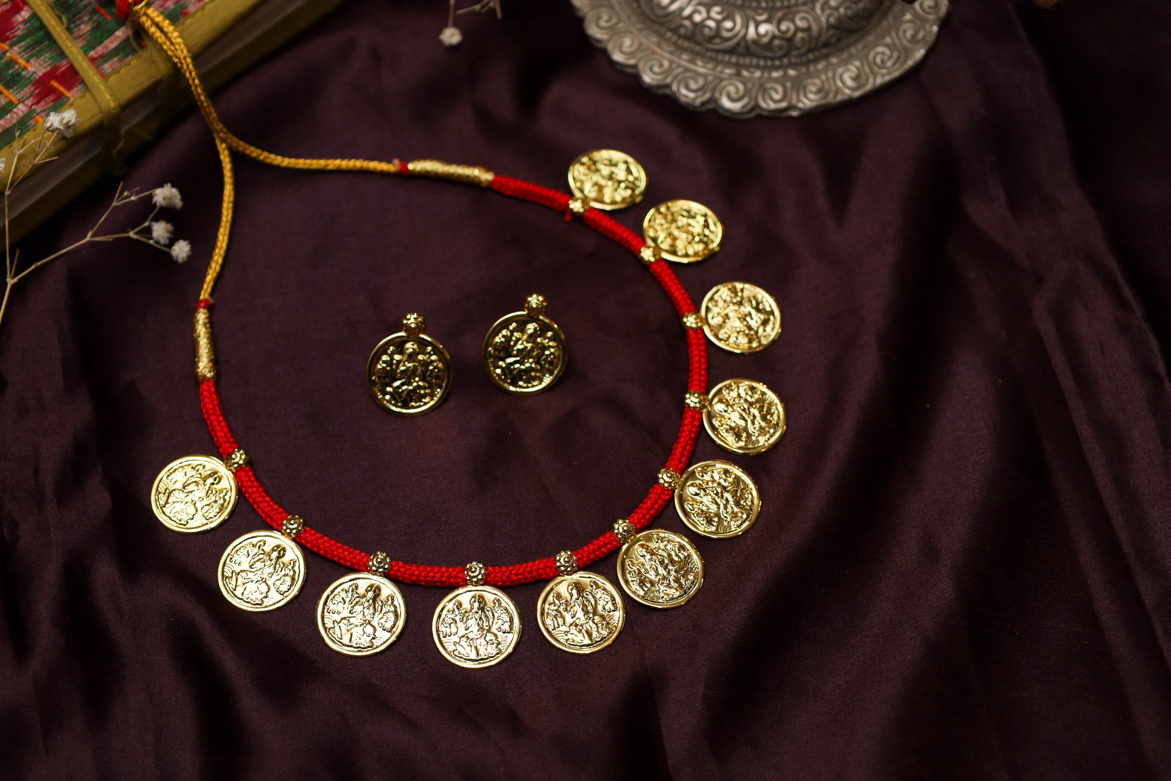 छोटा पुतळी हार + कानातले । Small Putali har + Earrings – PrajaktaRaj