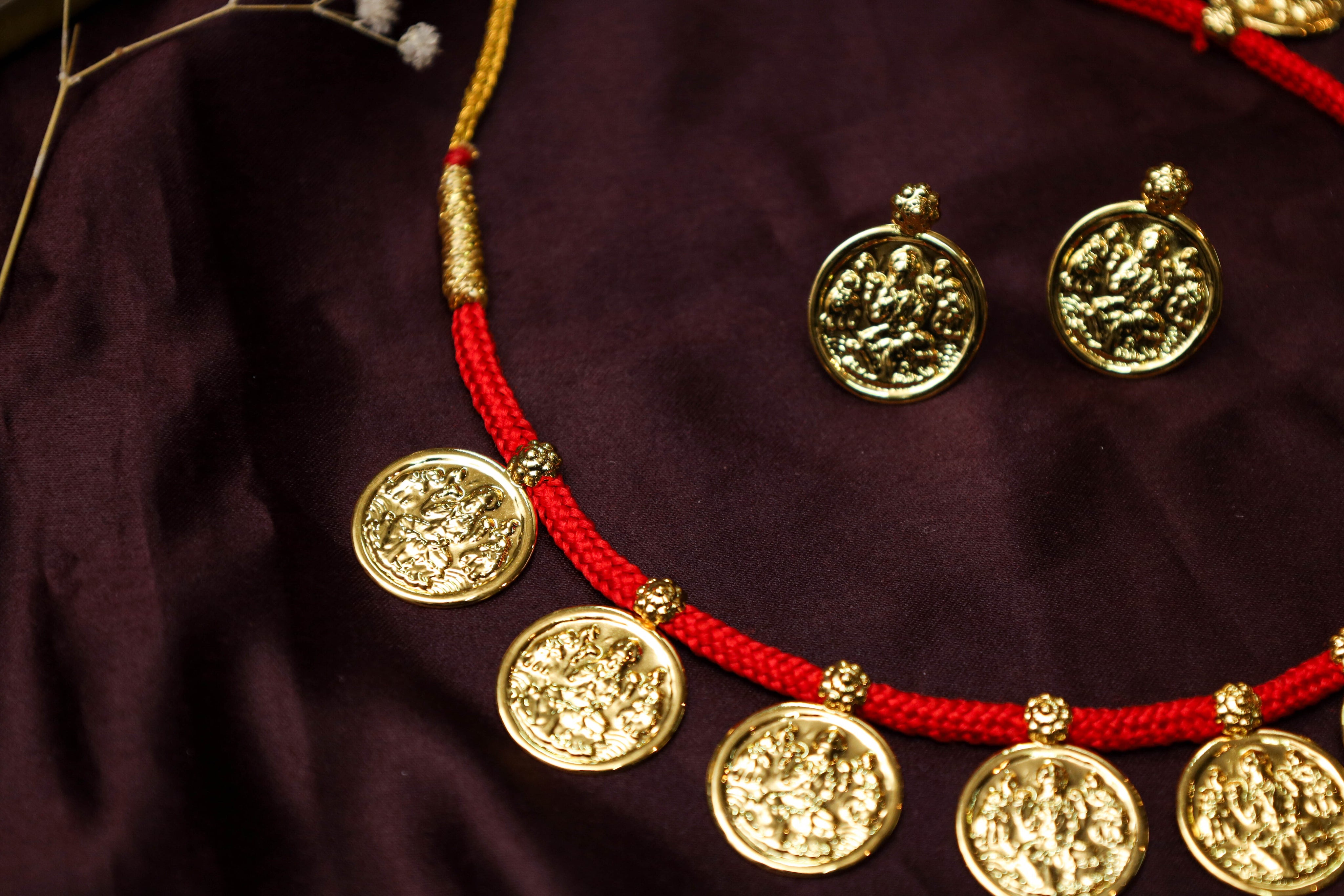 छोटा पुतळी हार + कानातले । Small Putali har + Earrings – PrajaktaRaj