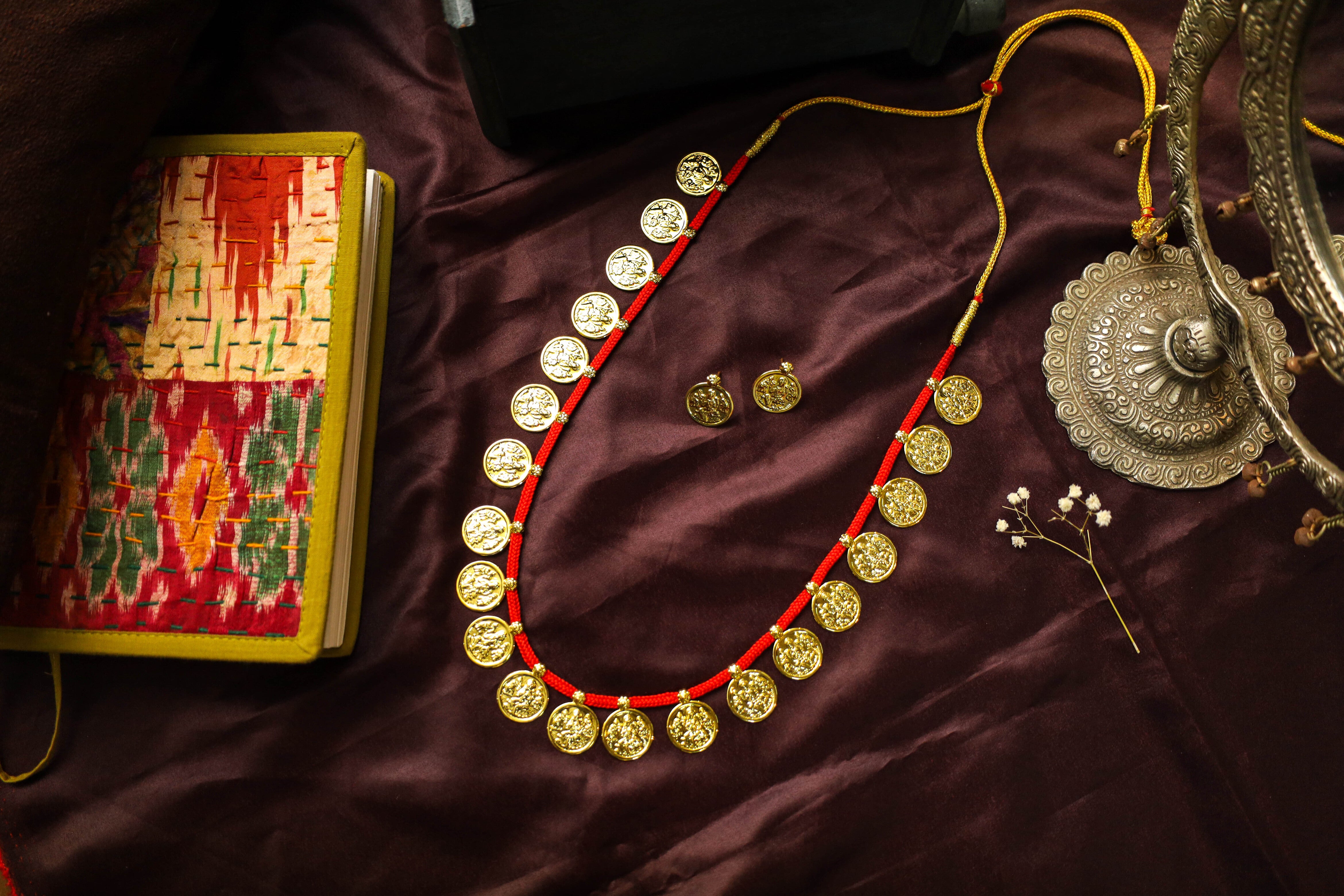 मोठा पुतळीहार + कानातले | Long Putali Haar + Earrings – PrajaktaRaj