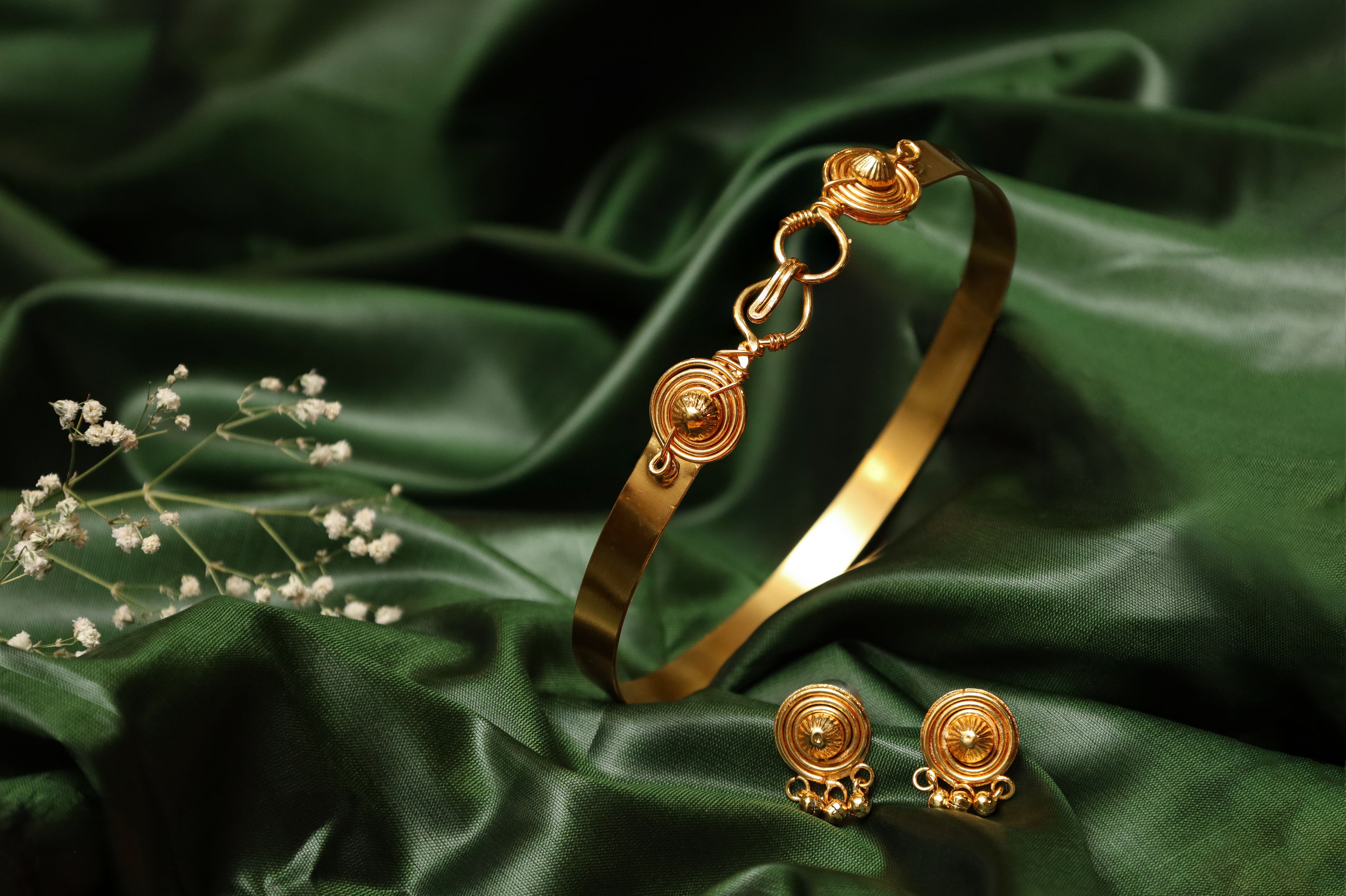 चितांग + कानातले | Chitaang + Earrings – PrajaktaRaj