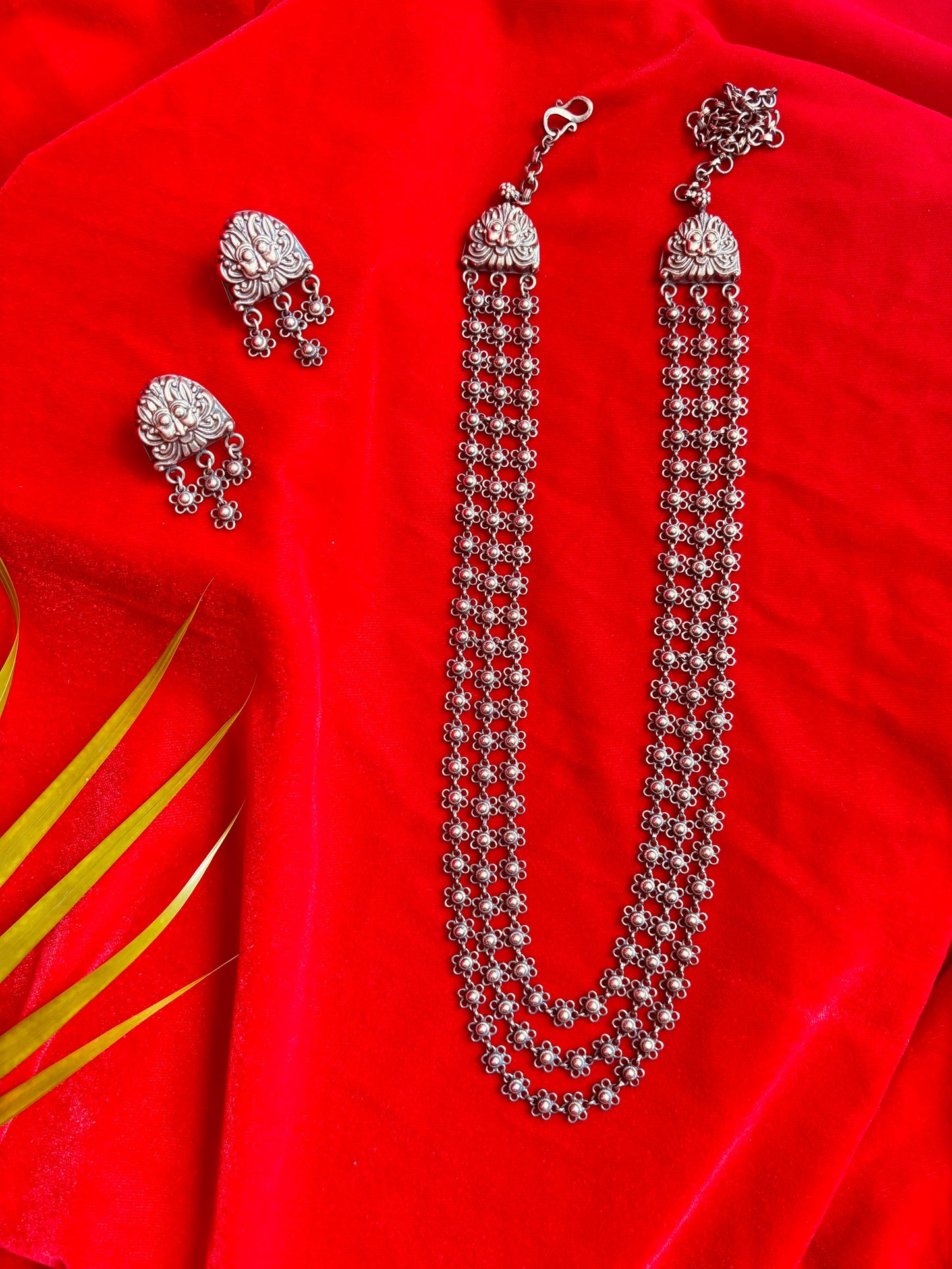 बकुळी हार + कानातले | Silver Bakuli Har + Kanatle – PrajaktaRaj